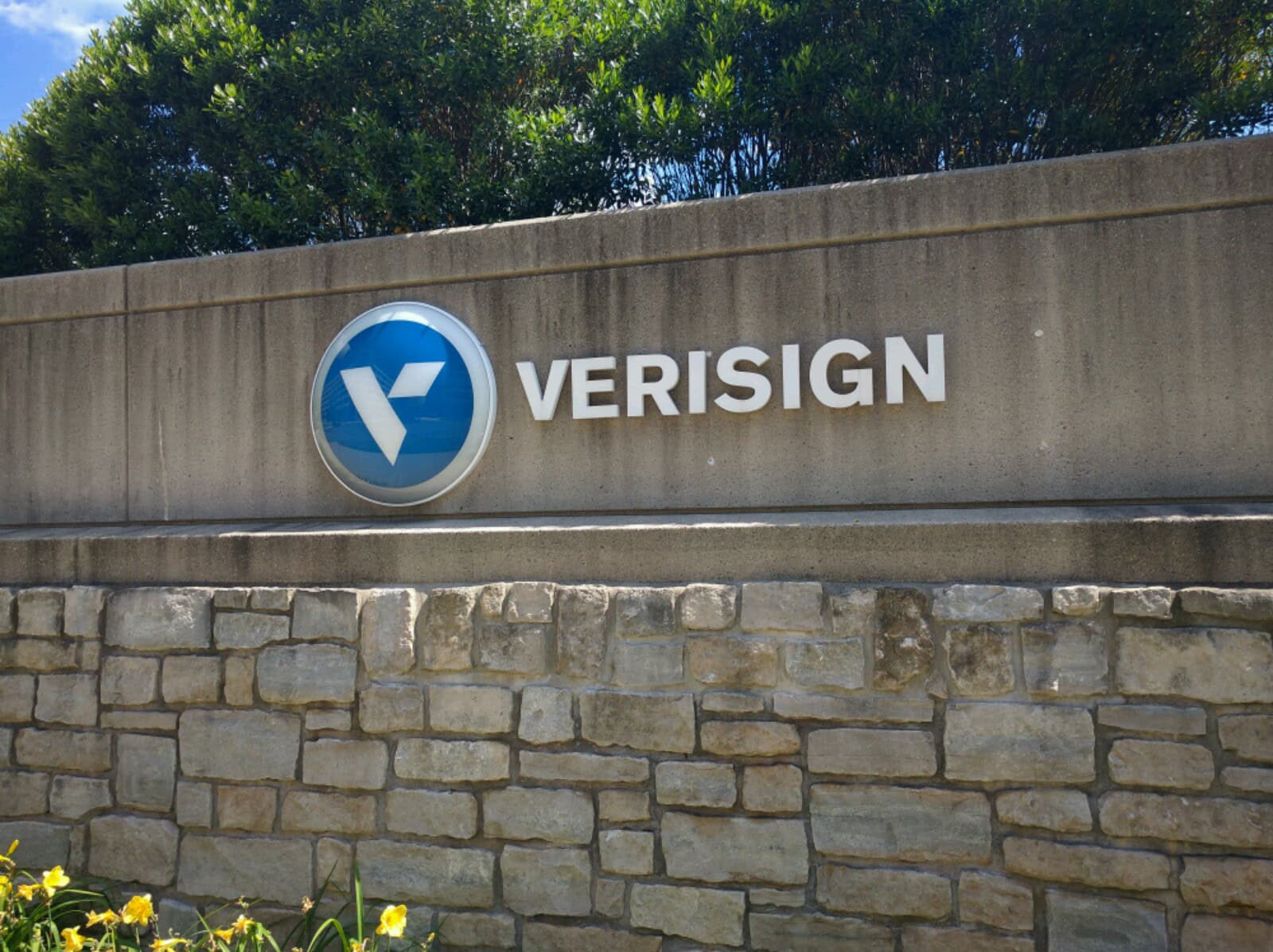 VeriSign Inc. (VRSN) Rises 1.22% - Equity Insider