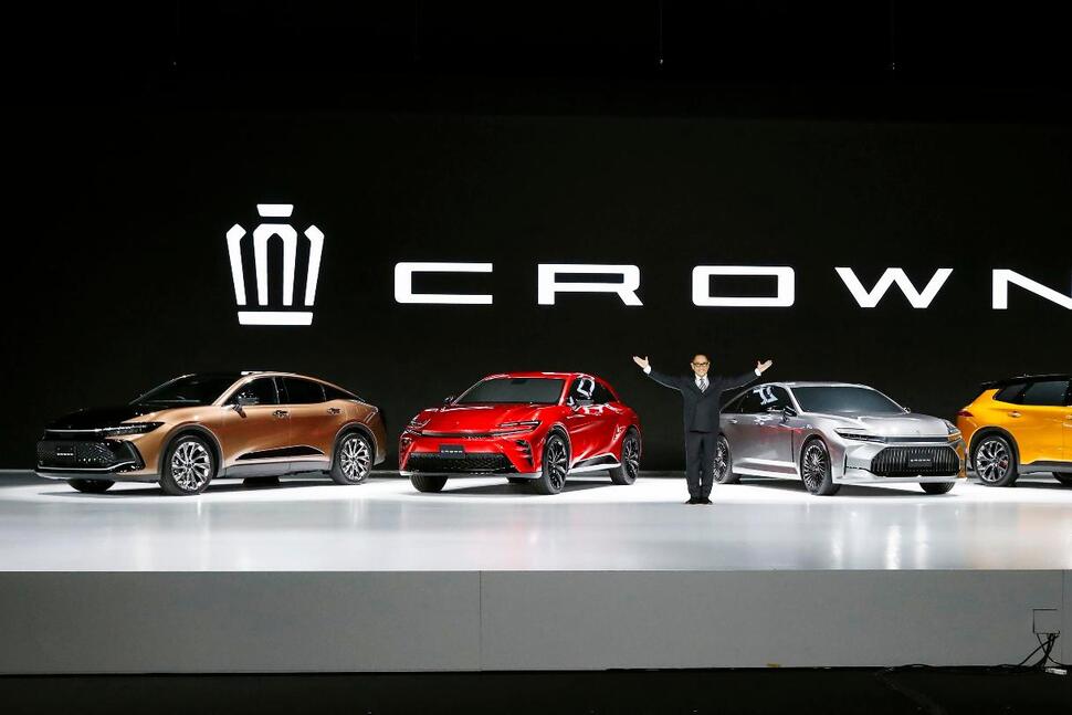 Toyota's Japan Flagship Crown Car to Debut on Global Markets - Equity ...