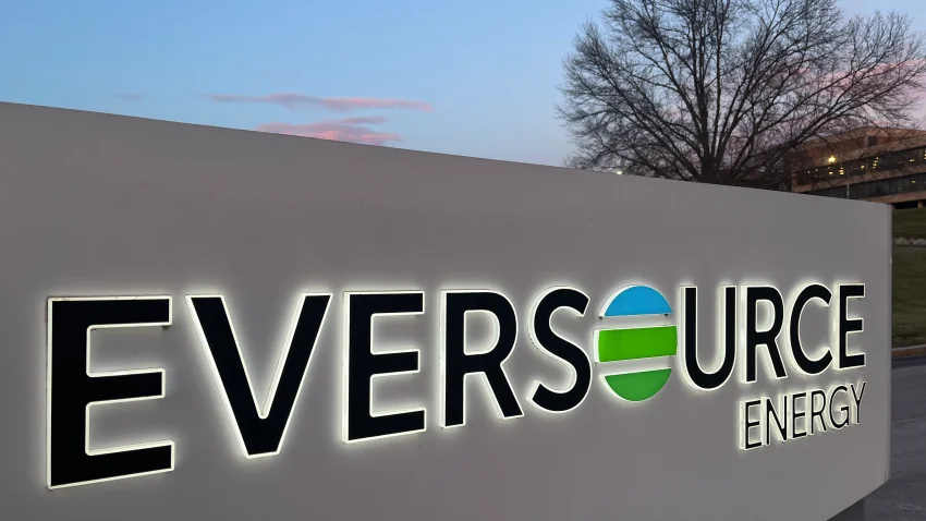 Eversource Energy (NYSE:ES) Holdings Raised by Bank of Montreal Can - Equity Insider