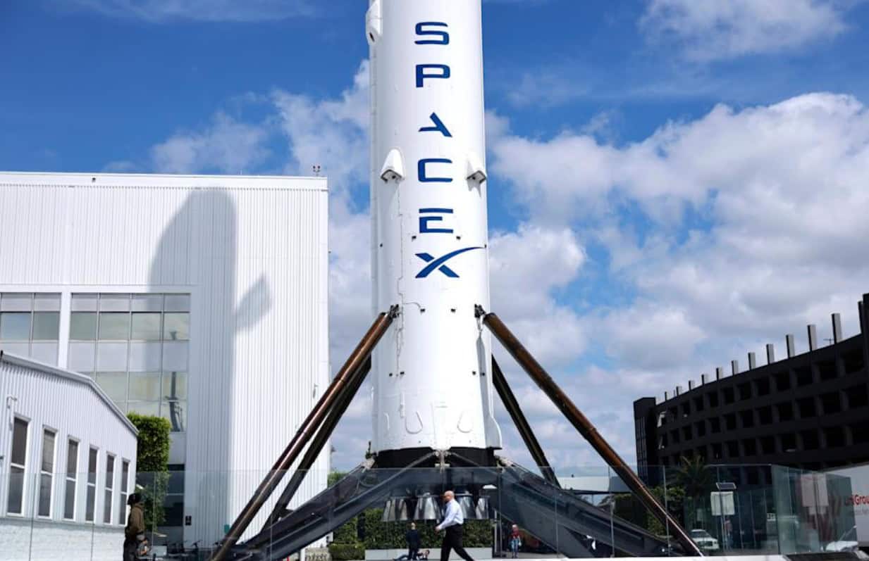 SpaceX valued at just $780 billion by Morningstar, less than half its ...