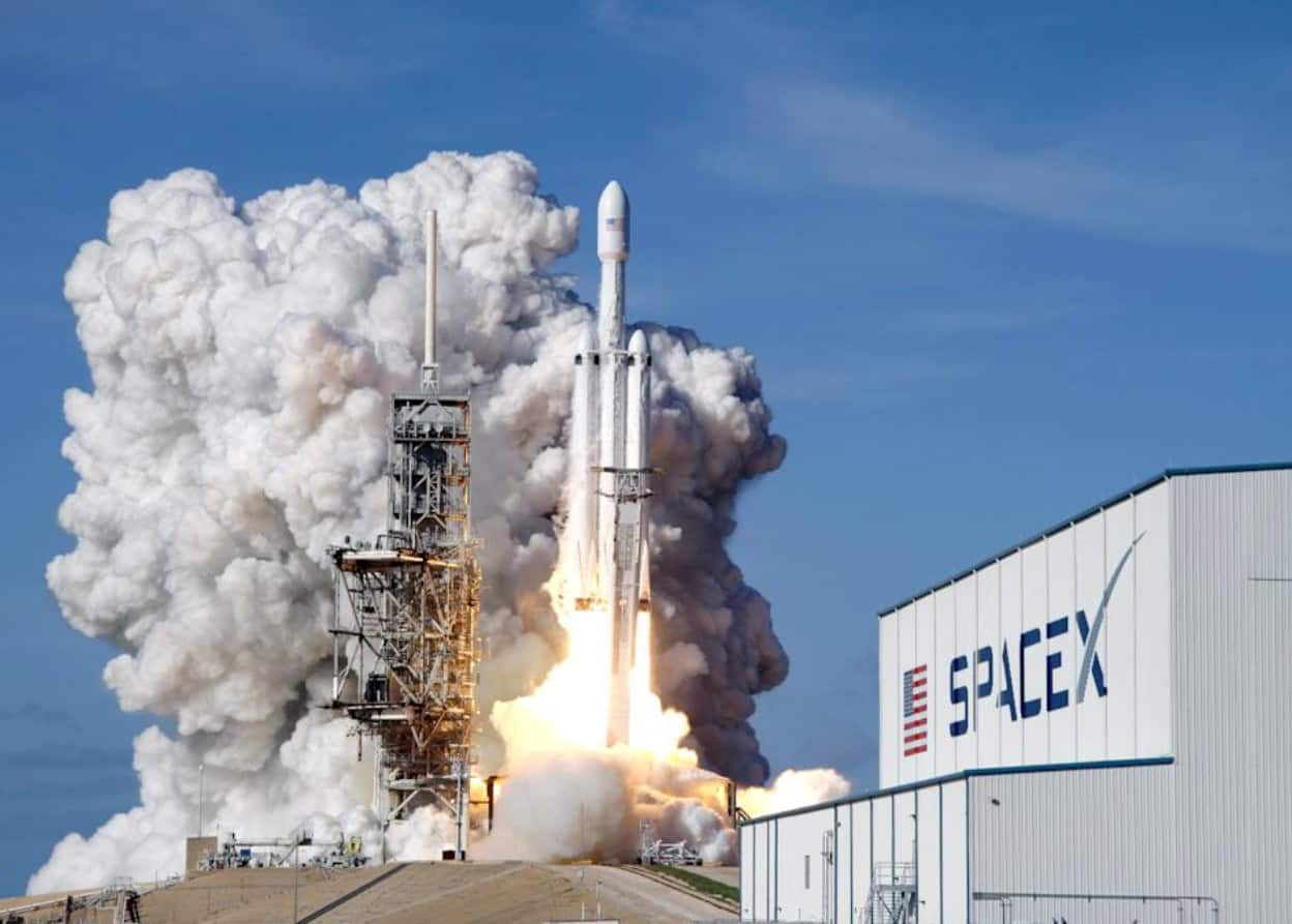 Fidelity lowers the bar for small investors to get in on SpaceX IPO ...